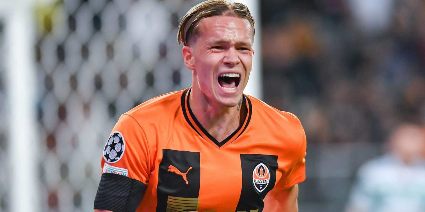 See Photos of Mykhaylo Mudryk at Stamford Bridge