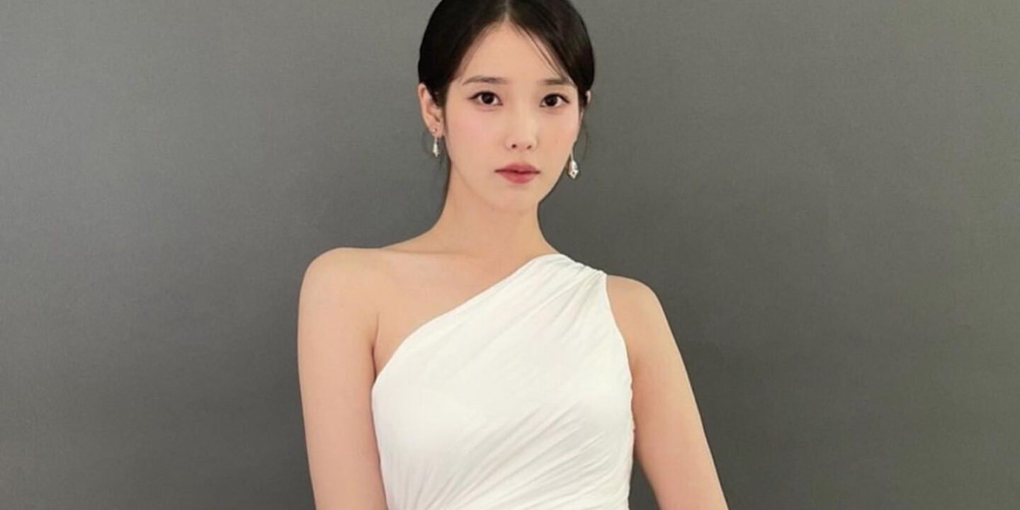 Holssi (English Translation) Lyrics by IU | Notjustok